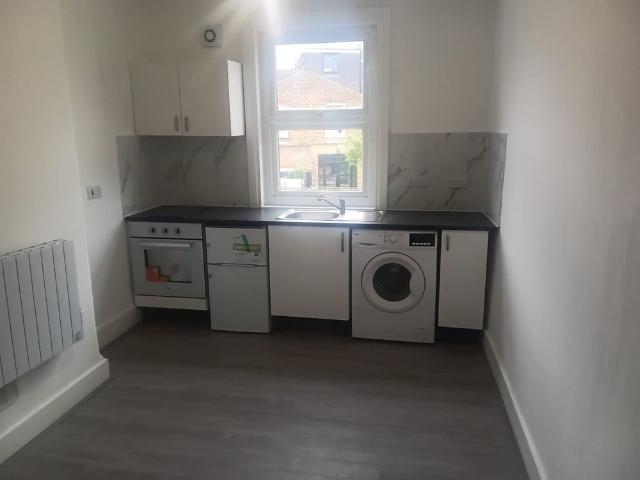 Studio Flat, Cranleigh Road, N15