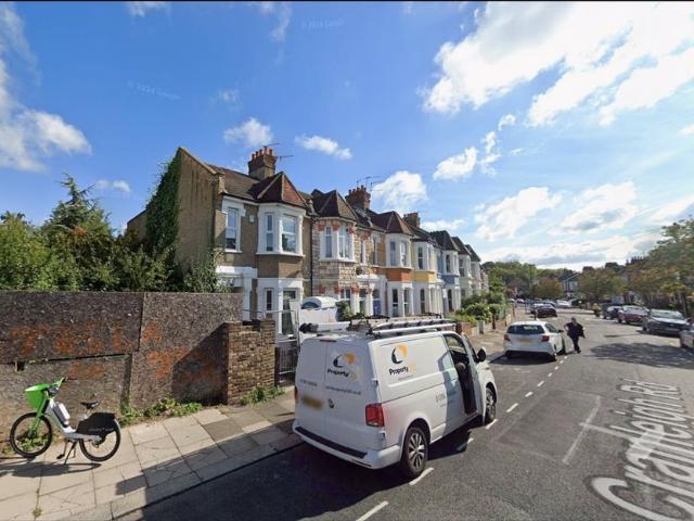 Studio Flat, Cranleigh Road, N15