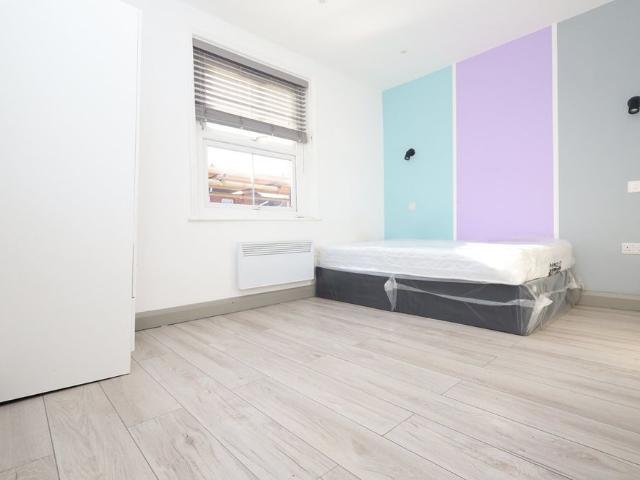 Studio Flat, Cullington Close, HA3