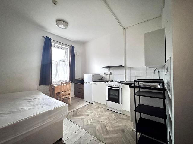 Studio Flat, Cyprus Road N3, Studio to rent, £1,100 pcm | PrimeLocation