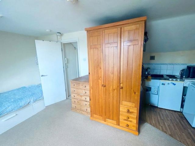 Room in a Shared House, Denbigh St, SW1V