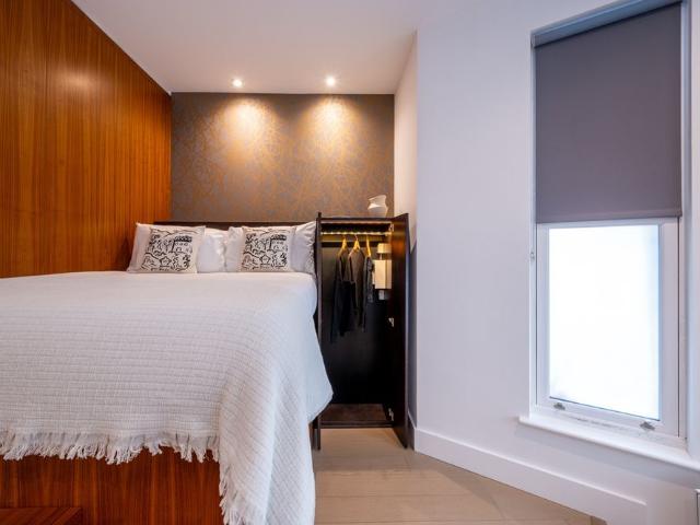Studio Flat, Dennington Park Road, NW6