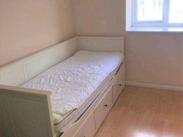Studio Flat, Deer Park Road, SW19