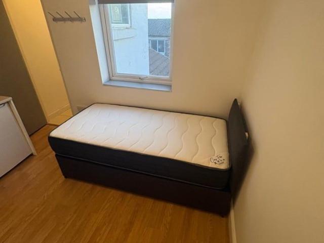 Studio Flat, Derby Road, L20