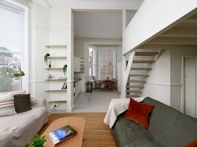Studio Flat, Devonshire Gardens, W4