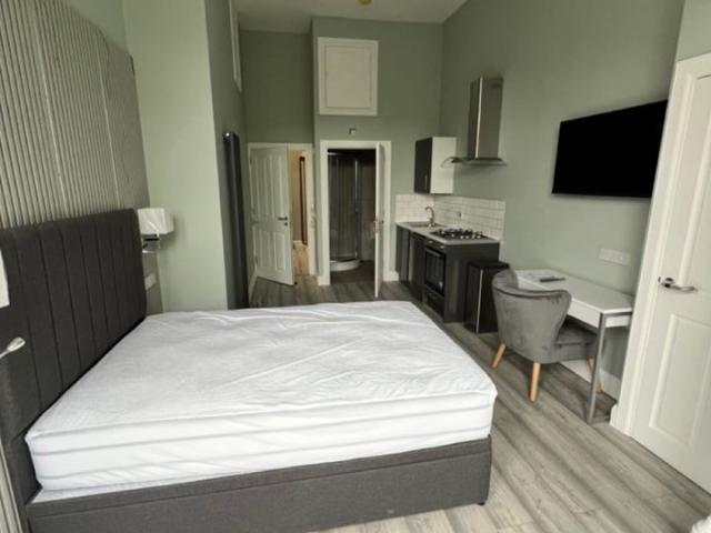 Studio Flat, Dixon Avenue, G42