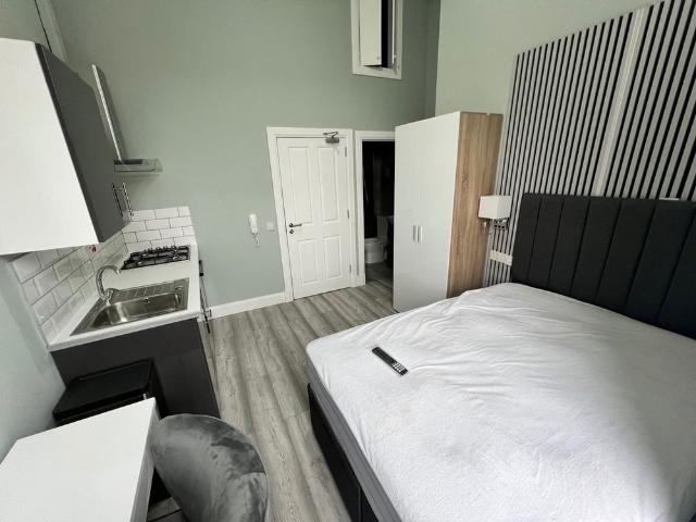 Studio Flat, Dixon Avenue, G42