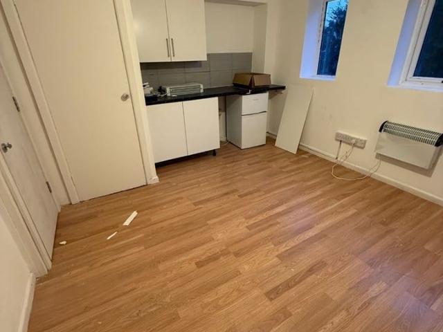 Studio Flat, Dobbin Close, HA3