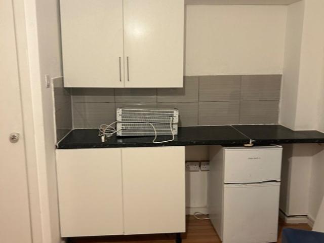 Studio Flat, Dobbin Close, HA3