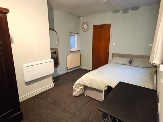 Studio Flat, Downs Road, LU1