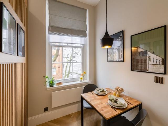 Studio Flat, Draycott Avenue, SW3