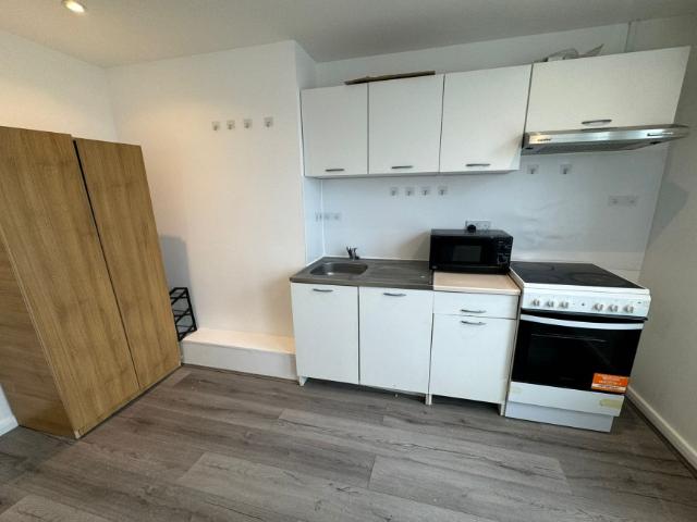 Studio Flat East Croydon £1,100 pcm