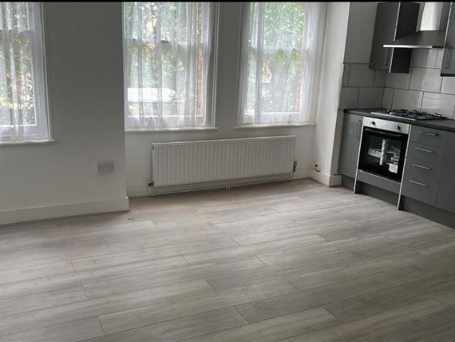 Studio Flat, East Dulwich Grove, SE22