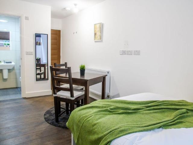 Studio Flat, Edgware Road, NW2