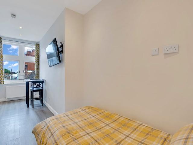 Studio Flat, Edgware Road, W2