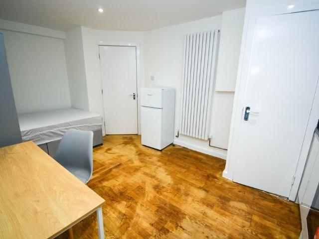 Studio Flat, Edwin Street, E16