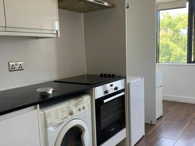 Studio Flat, Elmgrove Road, HA1