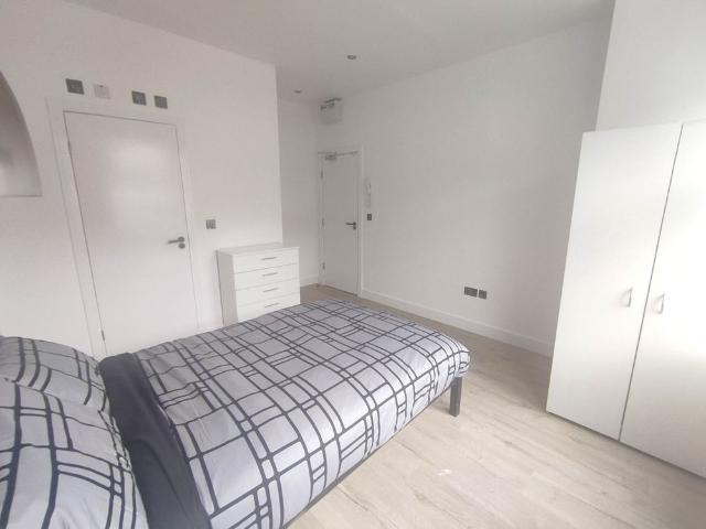 Studio Flat, Estcourt Road, SE25