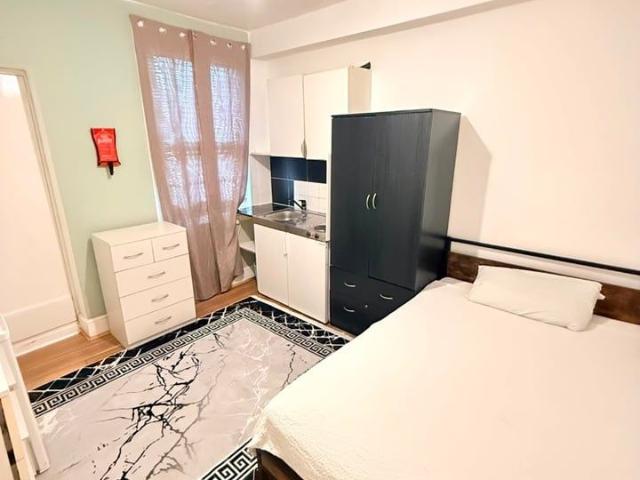 Studio Flat, Fairbourne Road, N17