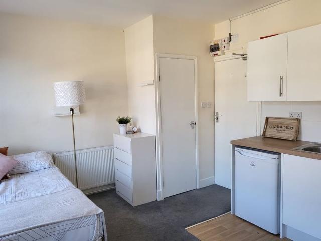 Studio Flat, Fairbridge Road, N19