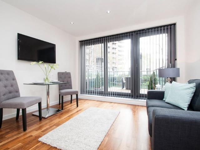 Studio Flat, Fairmont Avenue, E14