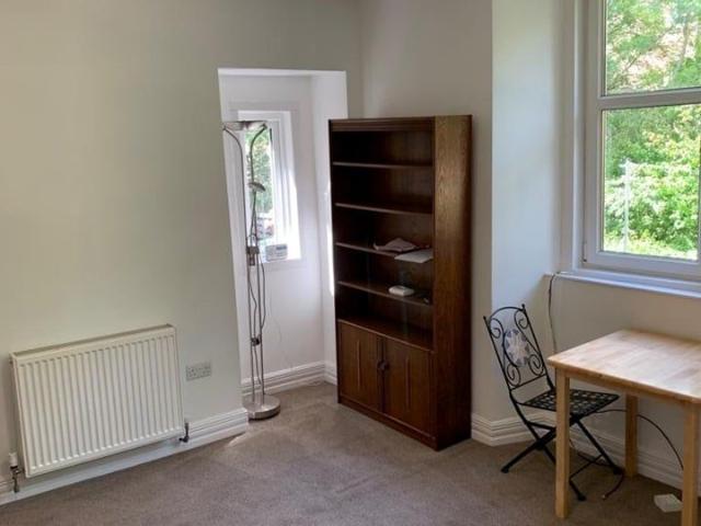 Studio Flat, Fergus Drive, G20