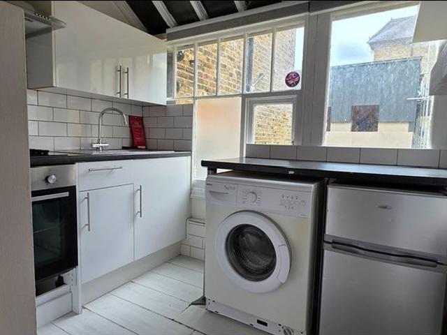 Studio Flat, Ferme Park Road, N8
