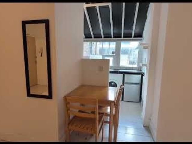 Studio Flat, Ferme Park Road, N8