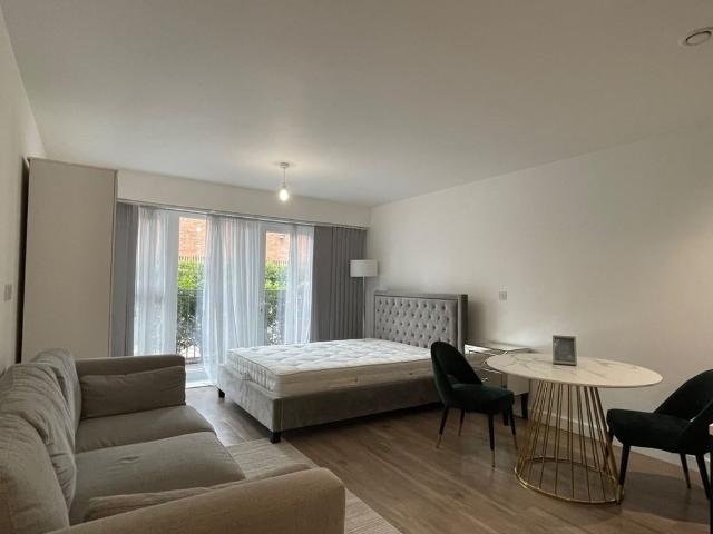 Studio Flat, Fermont House, NW9