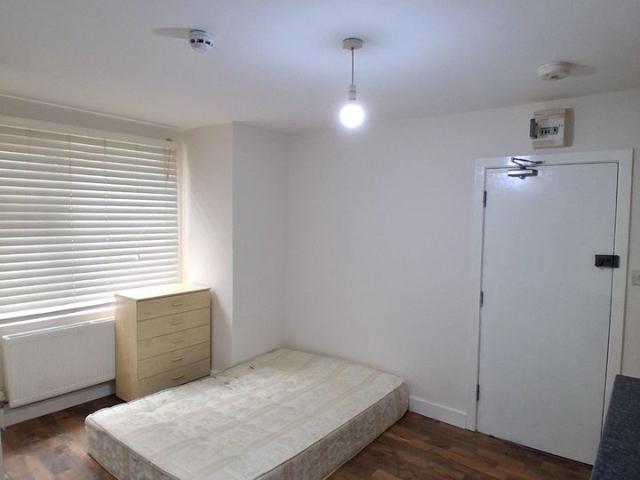 Studio Flat, Finchley Road, NW3