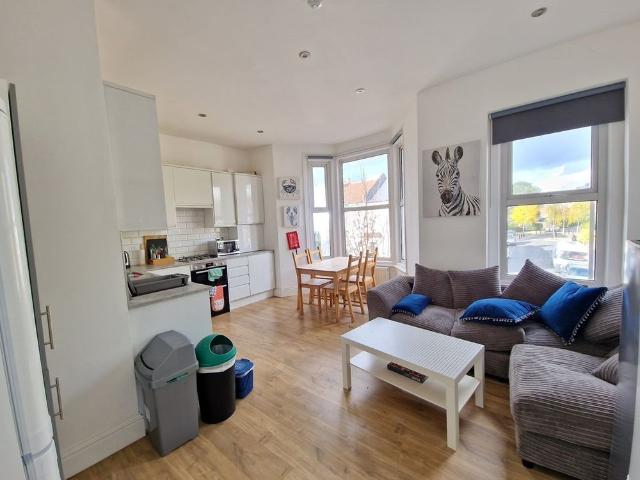 Studio Flat, Filey Avenue, N16