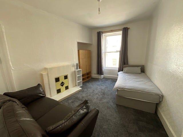 Studio Flat, First Floor Left, AB25