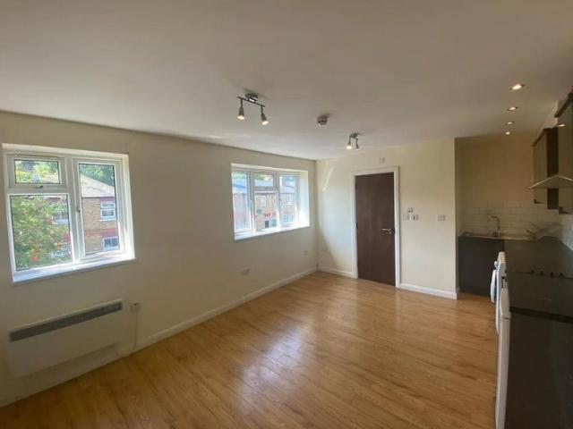 Studio Flat for 2 Persons 500£ Pcm Each