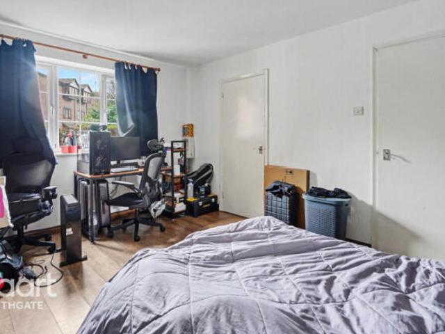 Studio flat for sale in Tempsford Close, Enfield, EN2
