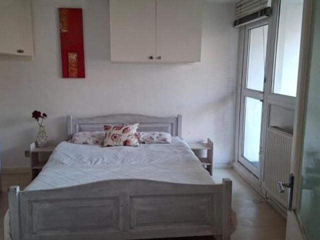 Studio flat for sale in Tregunter Road, London, SW10