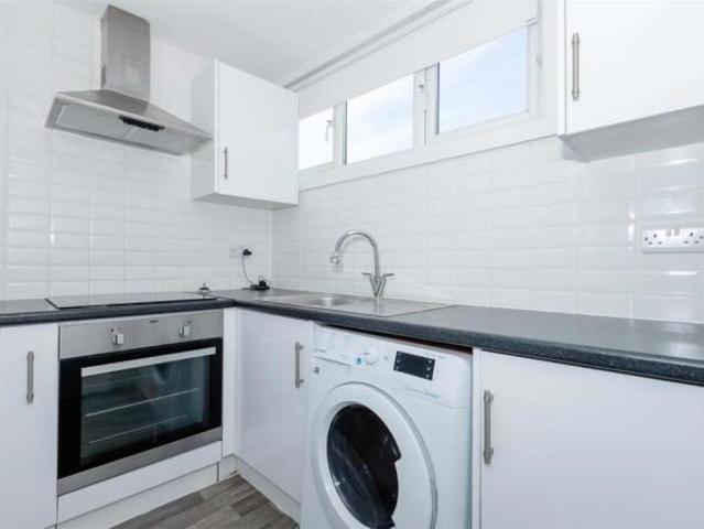 Studio flat for sale in Warwick Road, Worthing, BN11