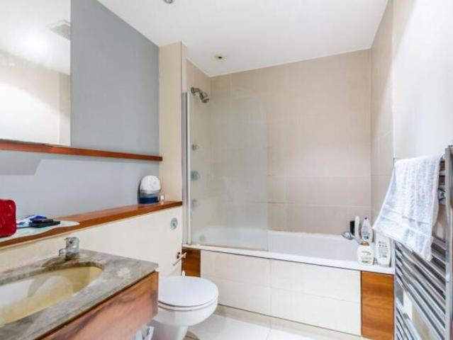 Studio flat for sale in Westcliffe Apartments, Paddington, London, W2