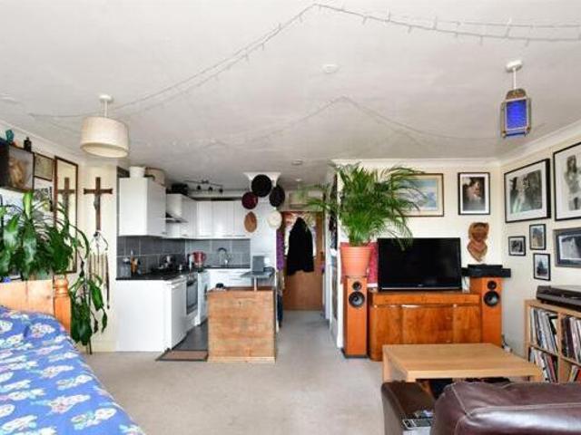 Studio Flat For Sale In Woodford Green