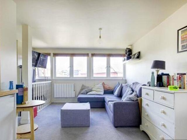 Studio Flat For Sale In Alexandra Park, London