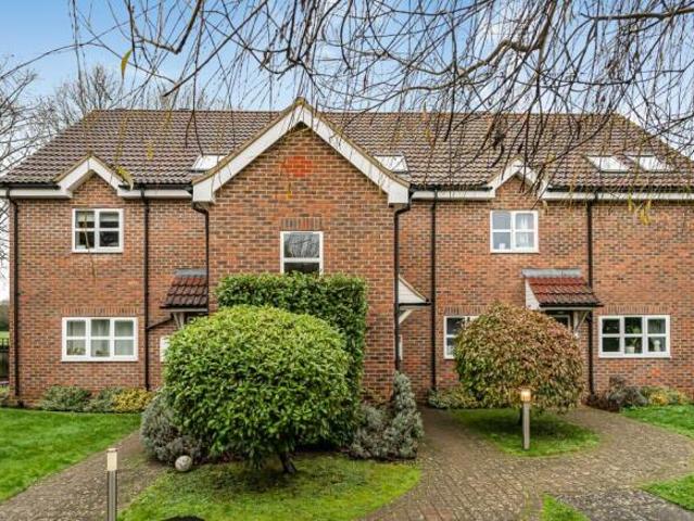 Studio flat for sale in Banfield Court, London Colney, AL2