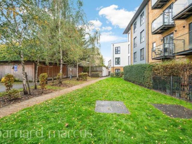 Studio flat for sale in Broadwater Road, London, SW17