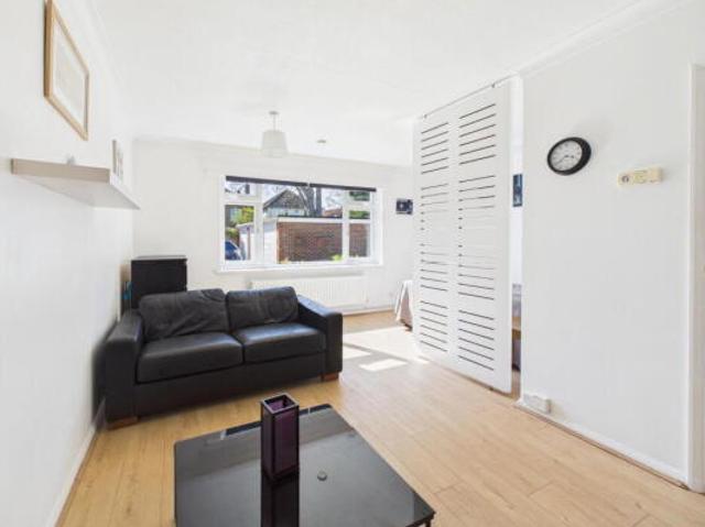 Studio flat for sale in Brooklyn Avenue, Worthing, BN11 5QP, BN11