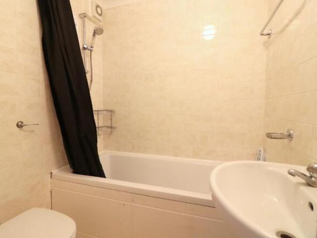 Studio flat for sale in Burfield Court, Handcross Road, Luton, Bedfordshire, LU2 8JY, LU2