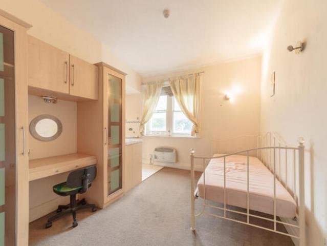 Studio flat for sale in Castle Hill, Reading, Berkshire, RG1