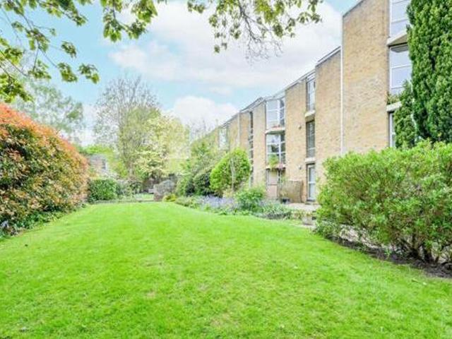 Studio Flat For Sale In Chiswick, London