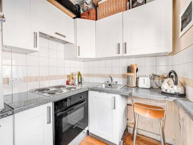 Studio flat for sale in Colville Gardens, W11