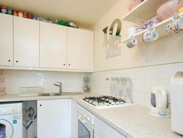 Studio Flat For Sale In Earls Court, London