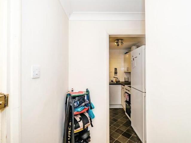 Studio flat for sale in Farncombe Road, Worthing, BN11