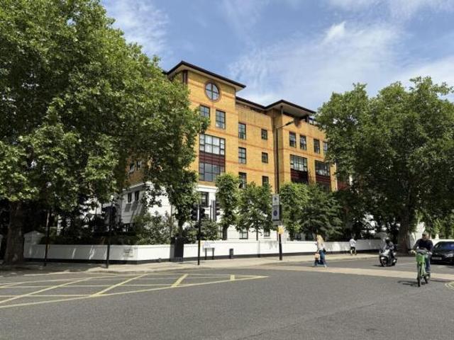 Studio flat for sale in Flat 7, Trinity Court, 170a Gloucester Terrace, Paddington, London, W2