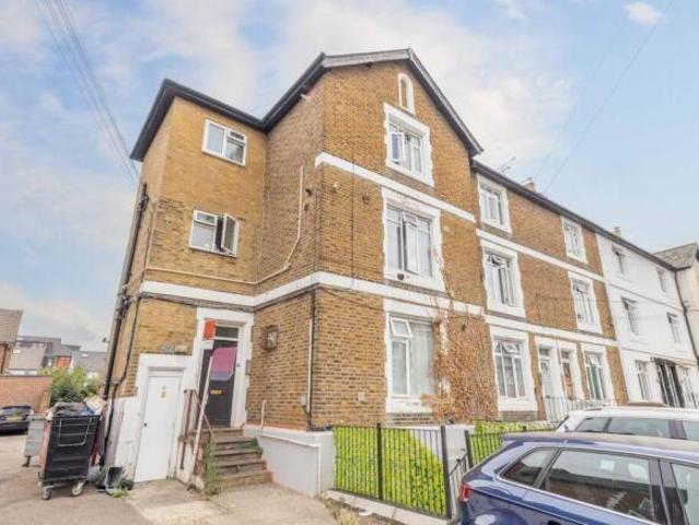 Studio flat for sale in Hencroft Street South, Slough, SL1